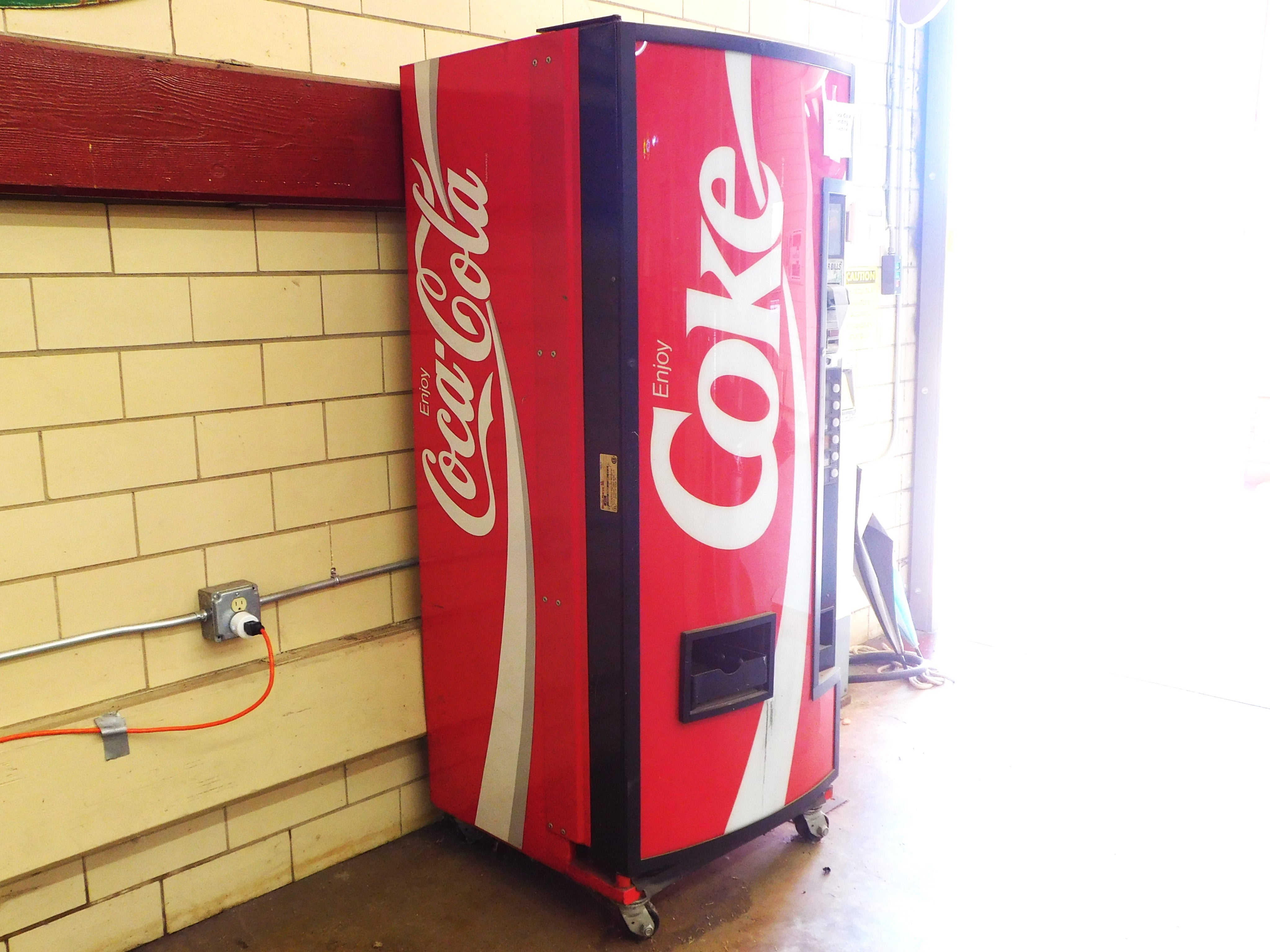 STK 10246 1980s Coca-Cola Vending Machine – Auto Barn Classic Cars