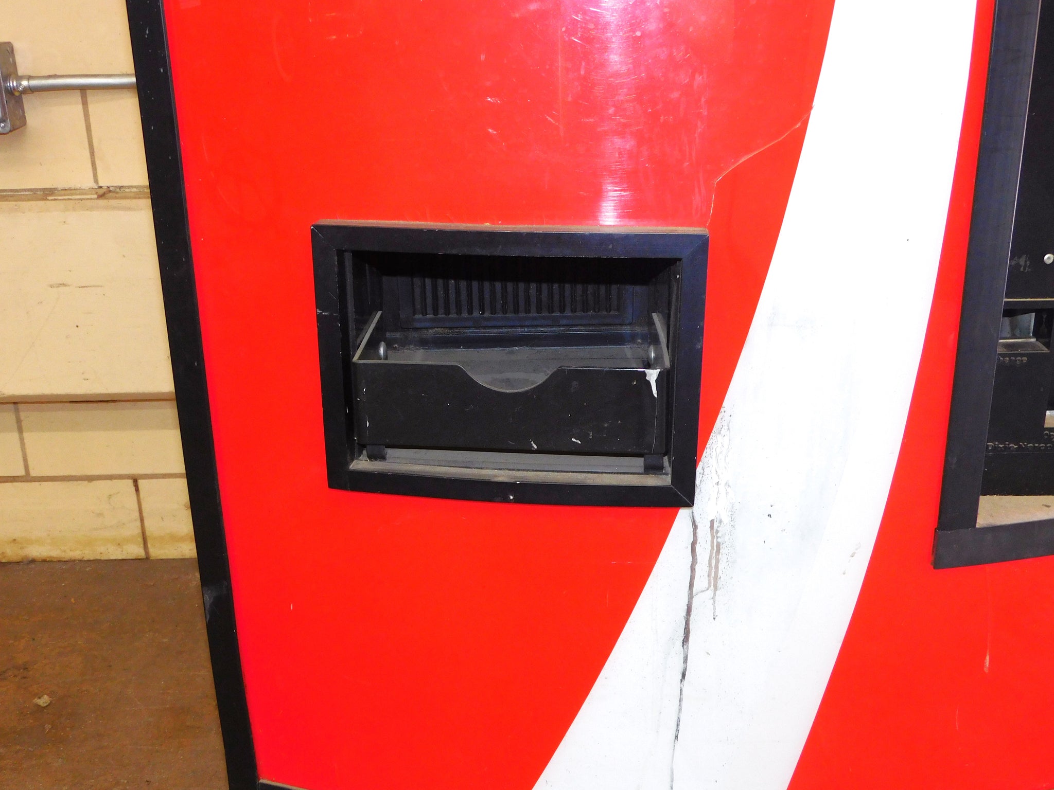 STK 10246 1980s Coca-Cola Vending Machine – Auto Barn Classic Cars