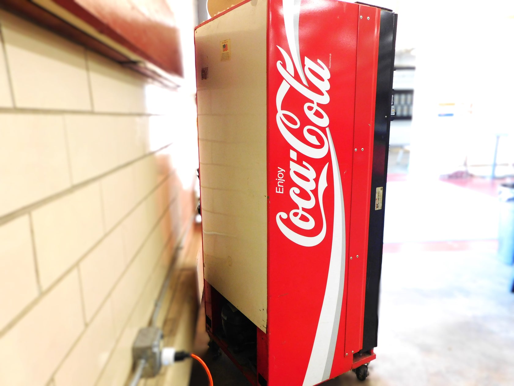 STK 10246 1980s Coca-Cola Vending Machine – Auto Barn Classic Cars