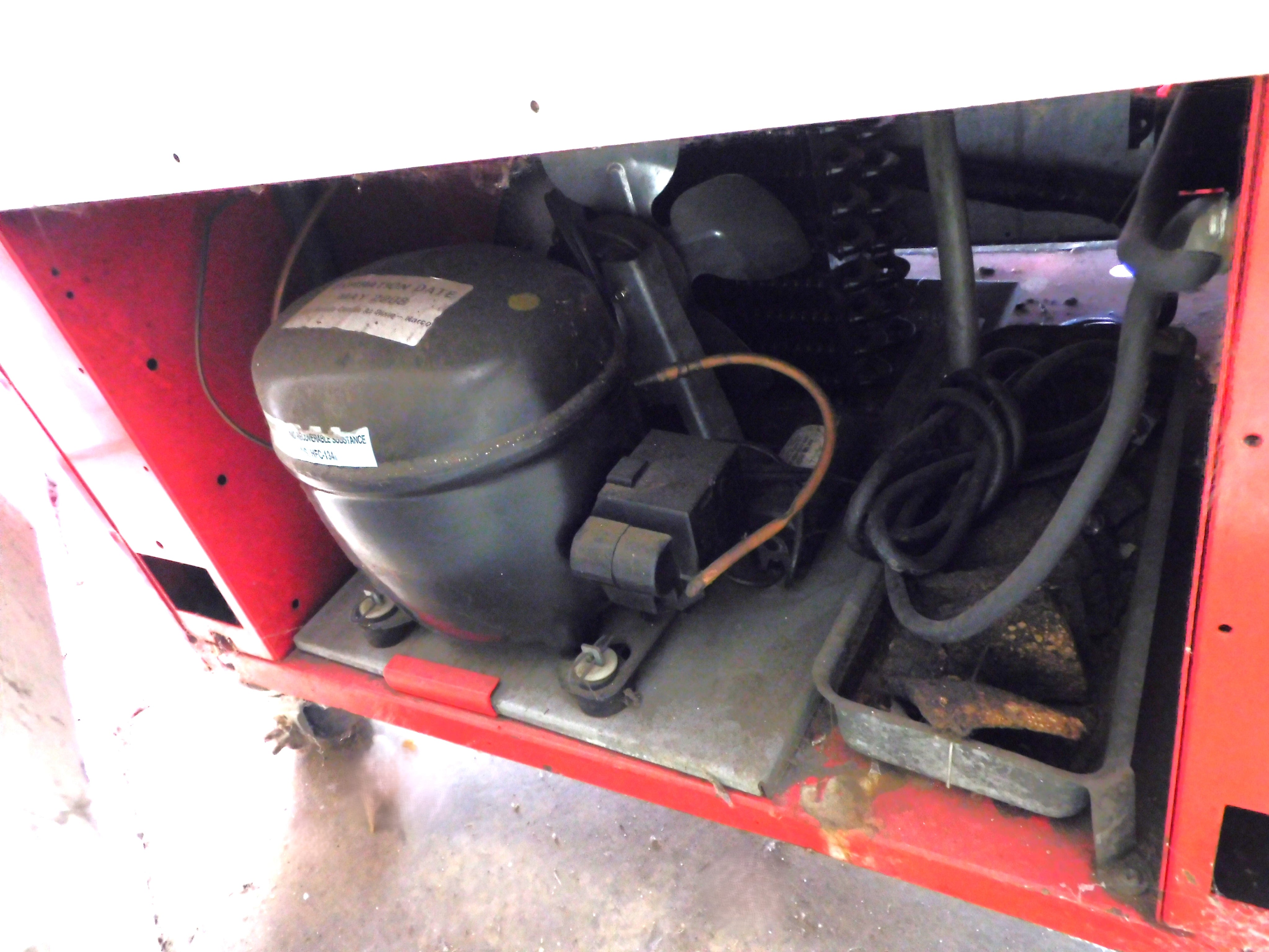 STK 10246 1980s Coca-Cola Vending Machine – Auto Barn Classic Cars